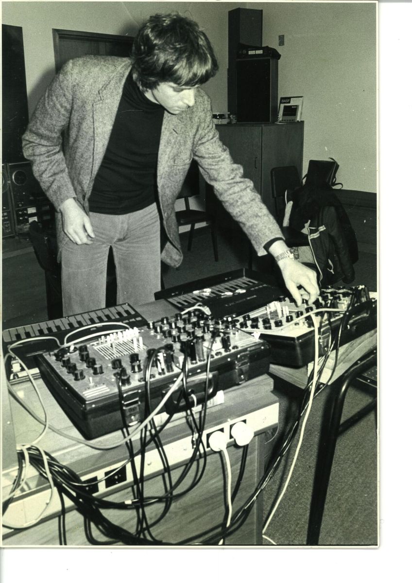 Bio: – Ross Harris – composer